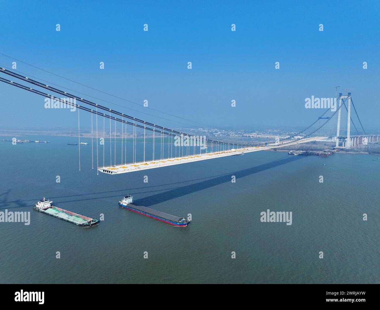 Aerial photo shows the Longtan Yangtze River Bridge under construction ...