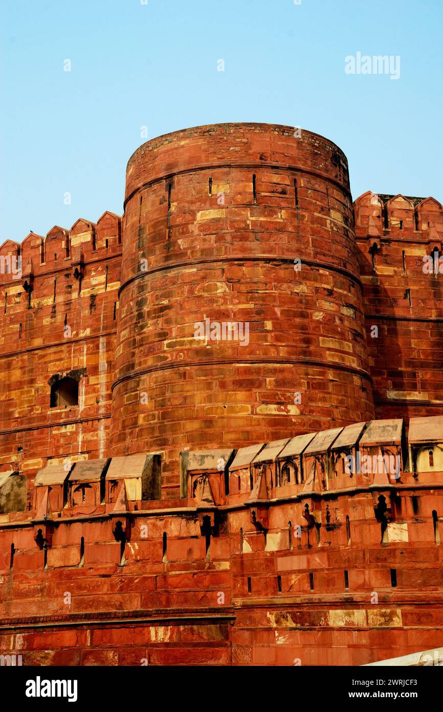 Partial view of the fortification wall of the Agra (Red) Fort, Agra ...