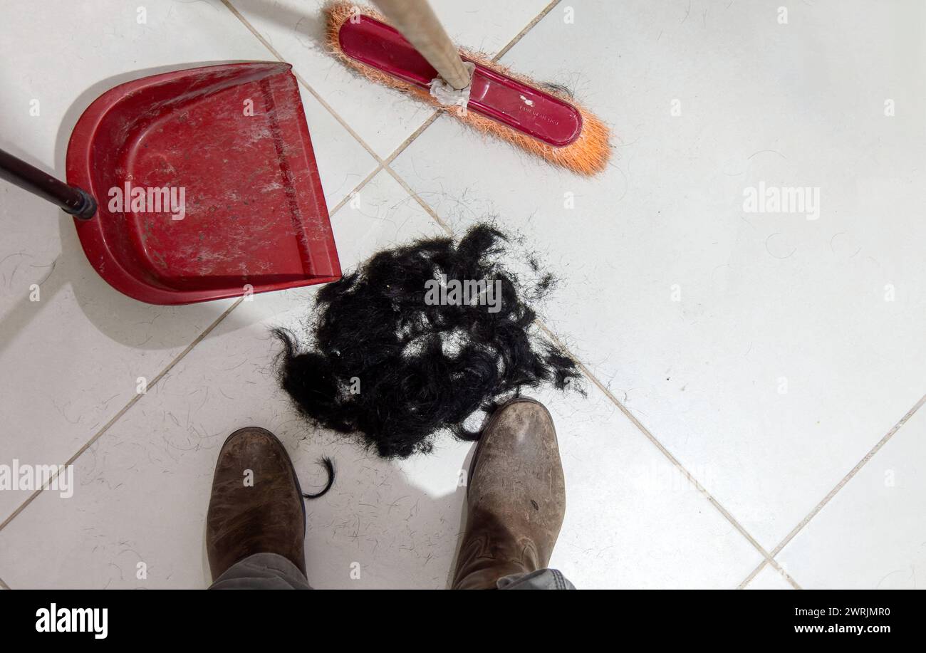 Procedure haircut hi-res stock photography and images - Alamy