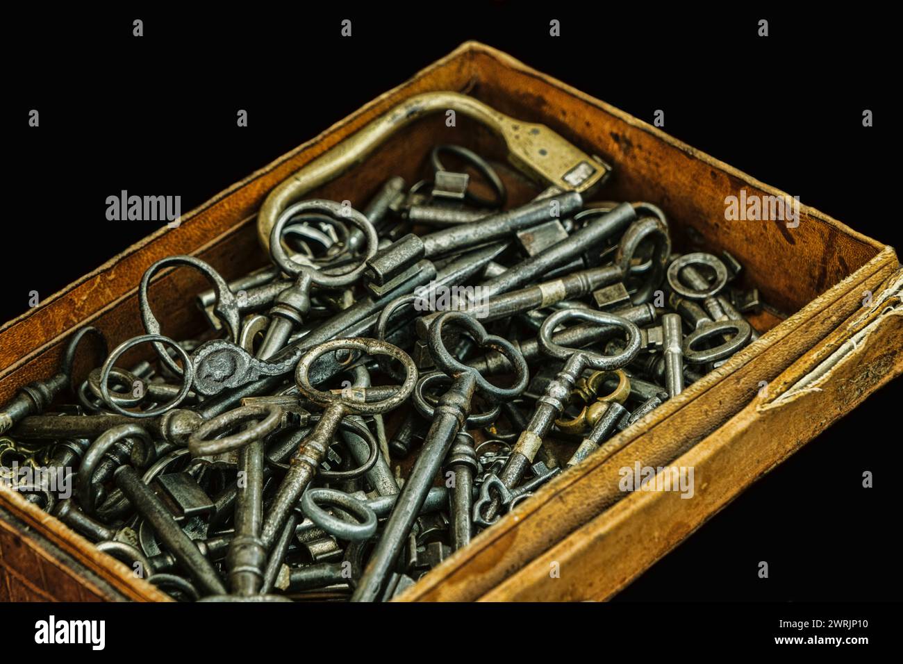 an old cardboard box with antique keys Stock Photo - Alamy