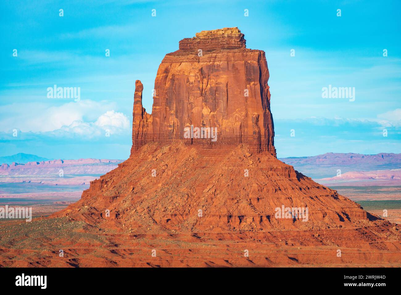 West and East Mitten Buttes, Monument Valley Navajo Tribal Park in ...