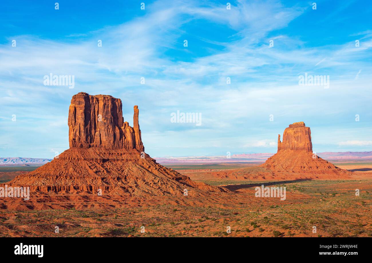 West and East Mitten Buttes, Monument Valley Navajo Tribal Park in ...