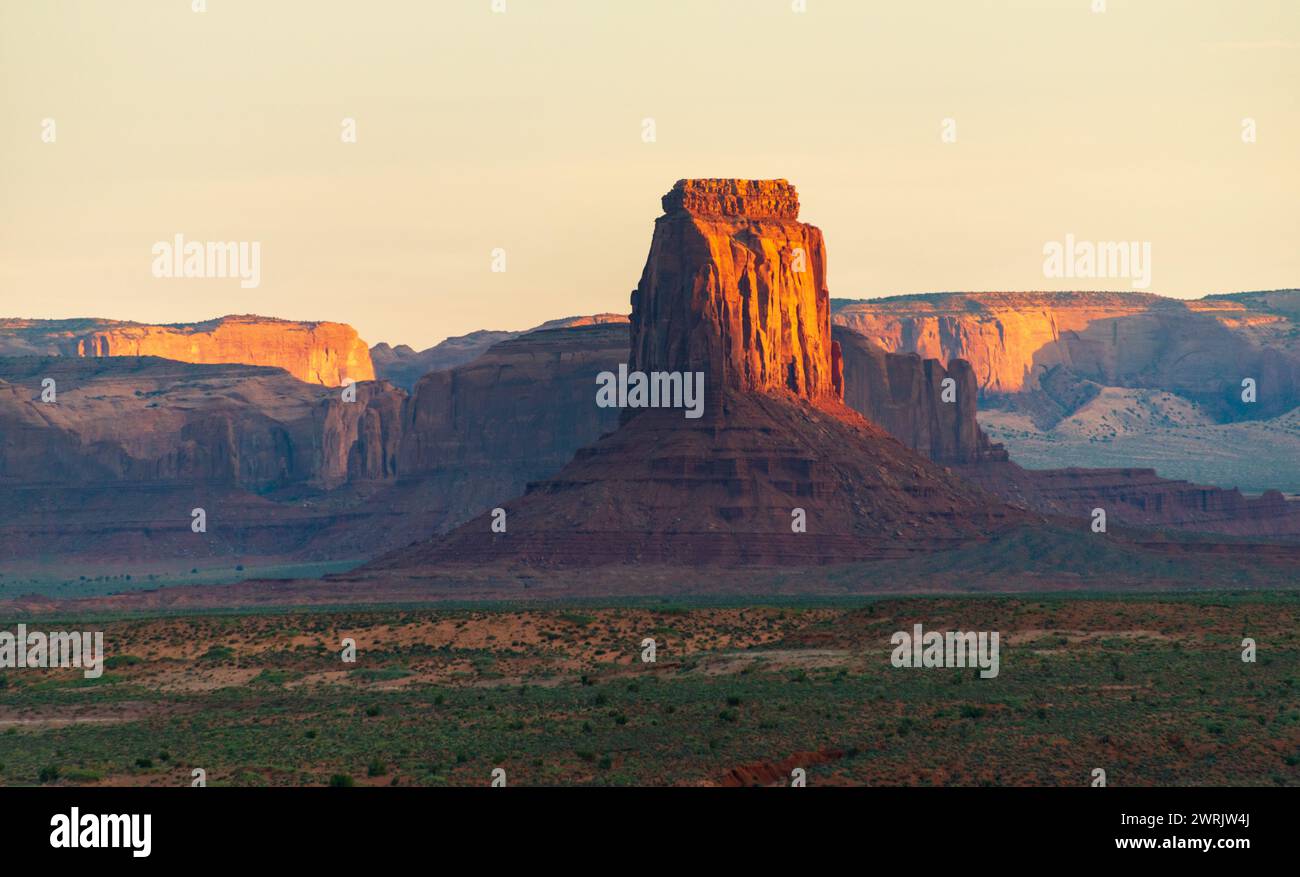 West and East Mitten Buttes, Monument Valley Navajo Tribal Park in ...