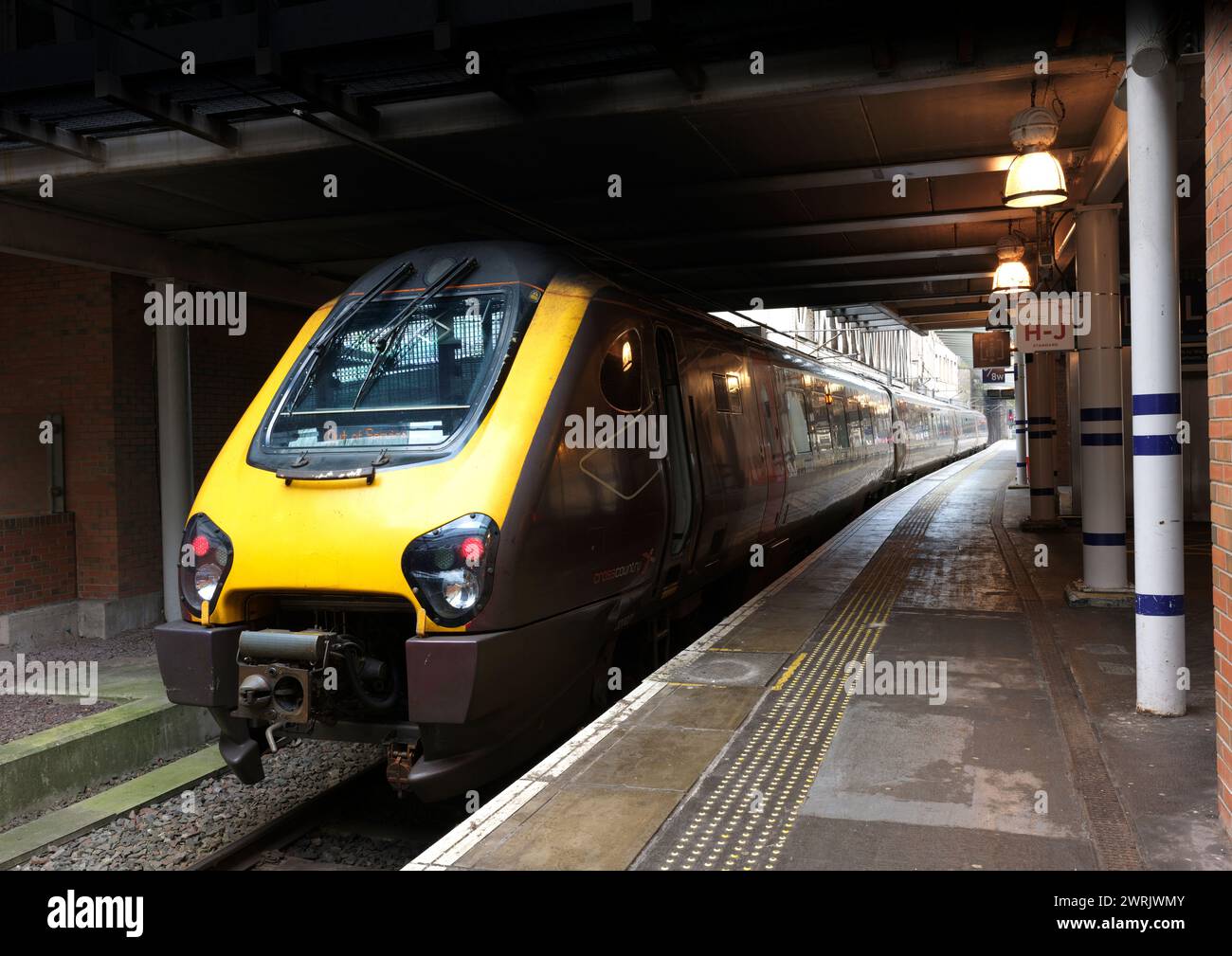 Engine of stationary train in Waverley railway station, Edinburgh ...