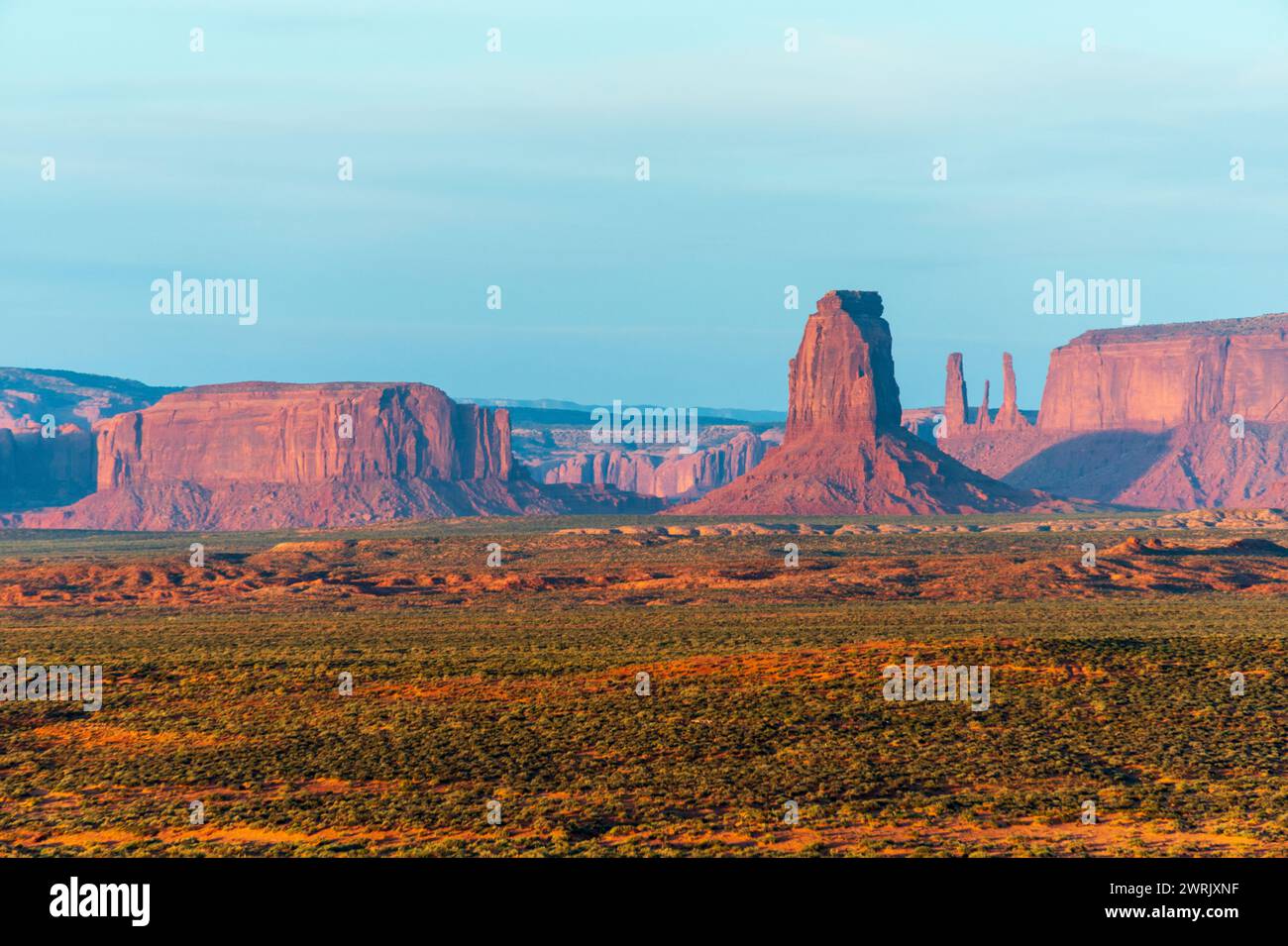 West and East Mitten Buttes, Monument Valley Navajo Tribal Park in ...