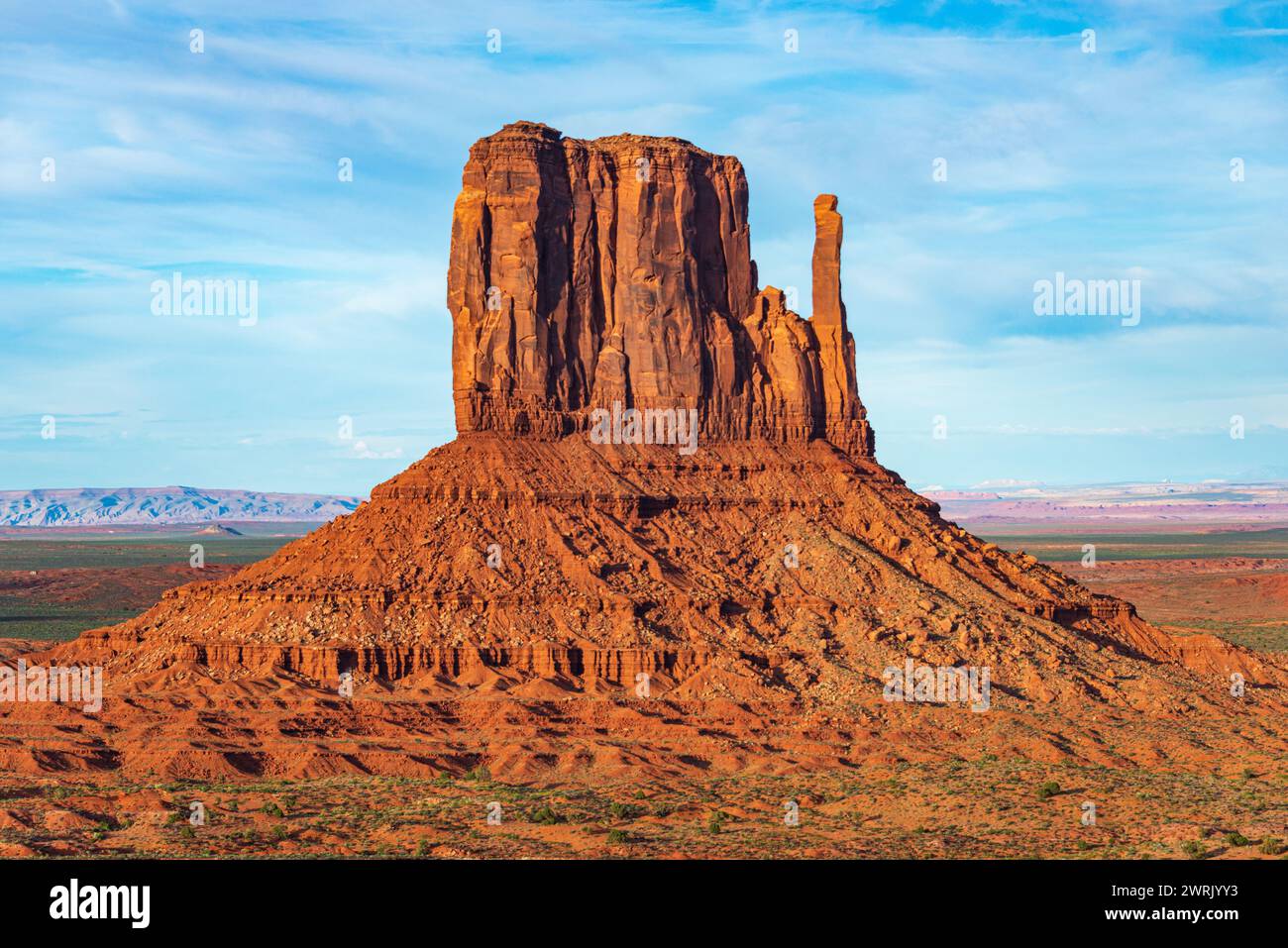 West and East Mitten Buttes, Monument Valley Navajo Tribal Park in ...
