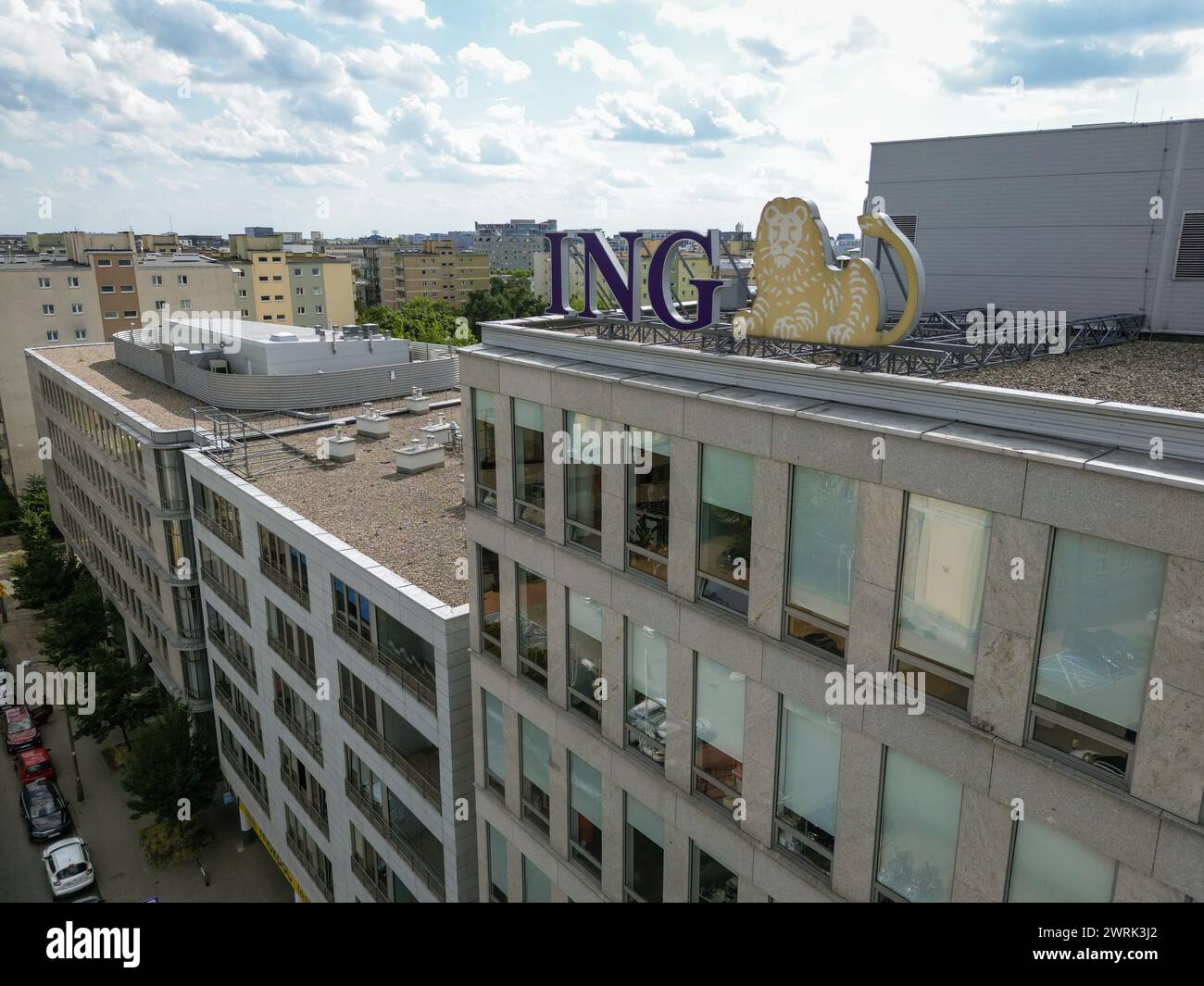 Bank logo on a high rise building hi-res stock photography and images ...