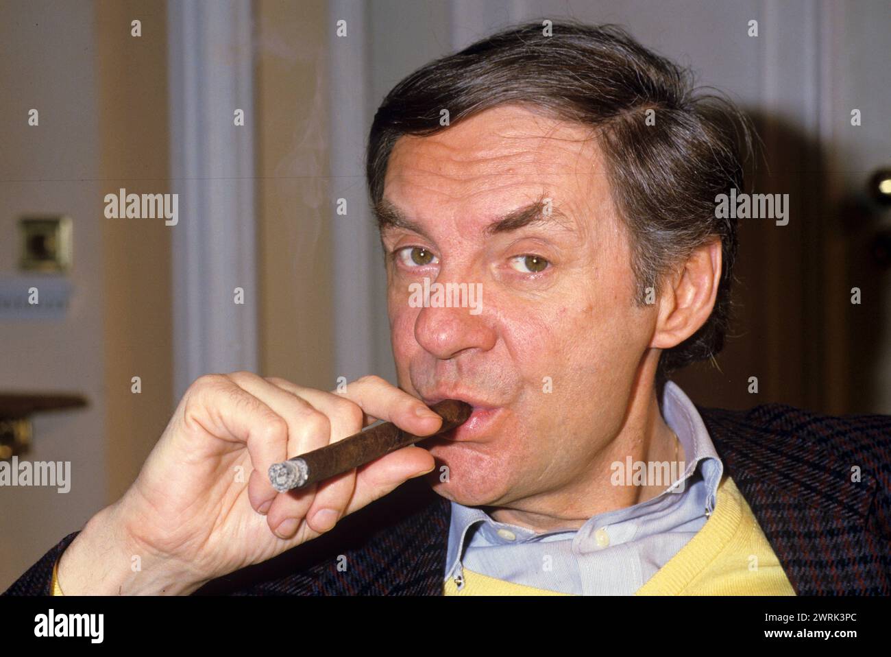 Harald Juhnke, Schauspieler, bei einem Fototermin in Hamburg im Februar ...