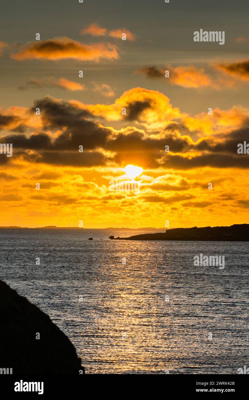IDYLLIC WINTER SUNSET, BALTIC SEA, REMOTE ISLAND: A glowing winter ...
