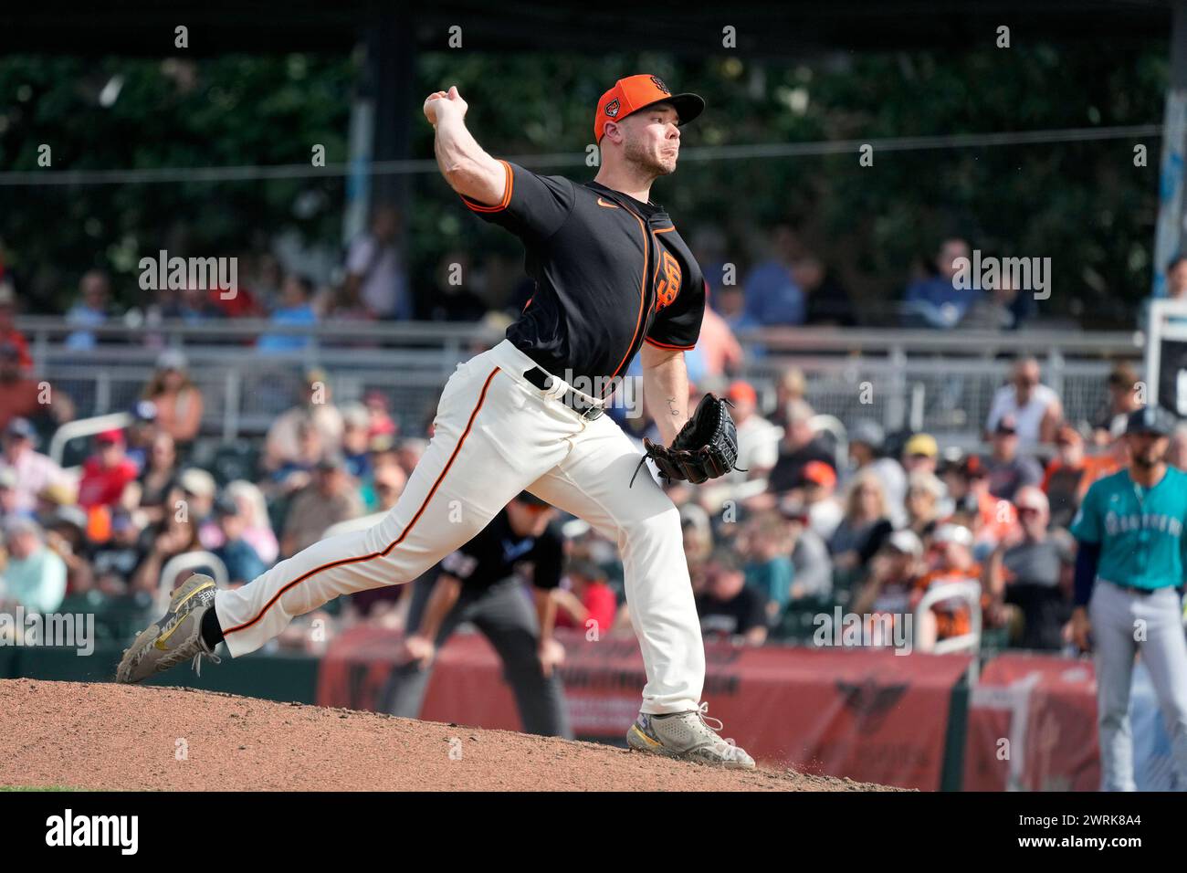 San Francisco Giants pitcher Daulton Jefferies throws against the ...