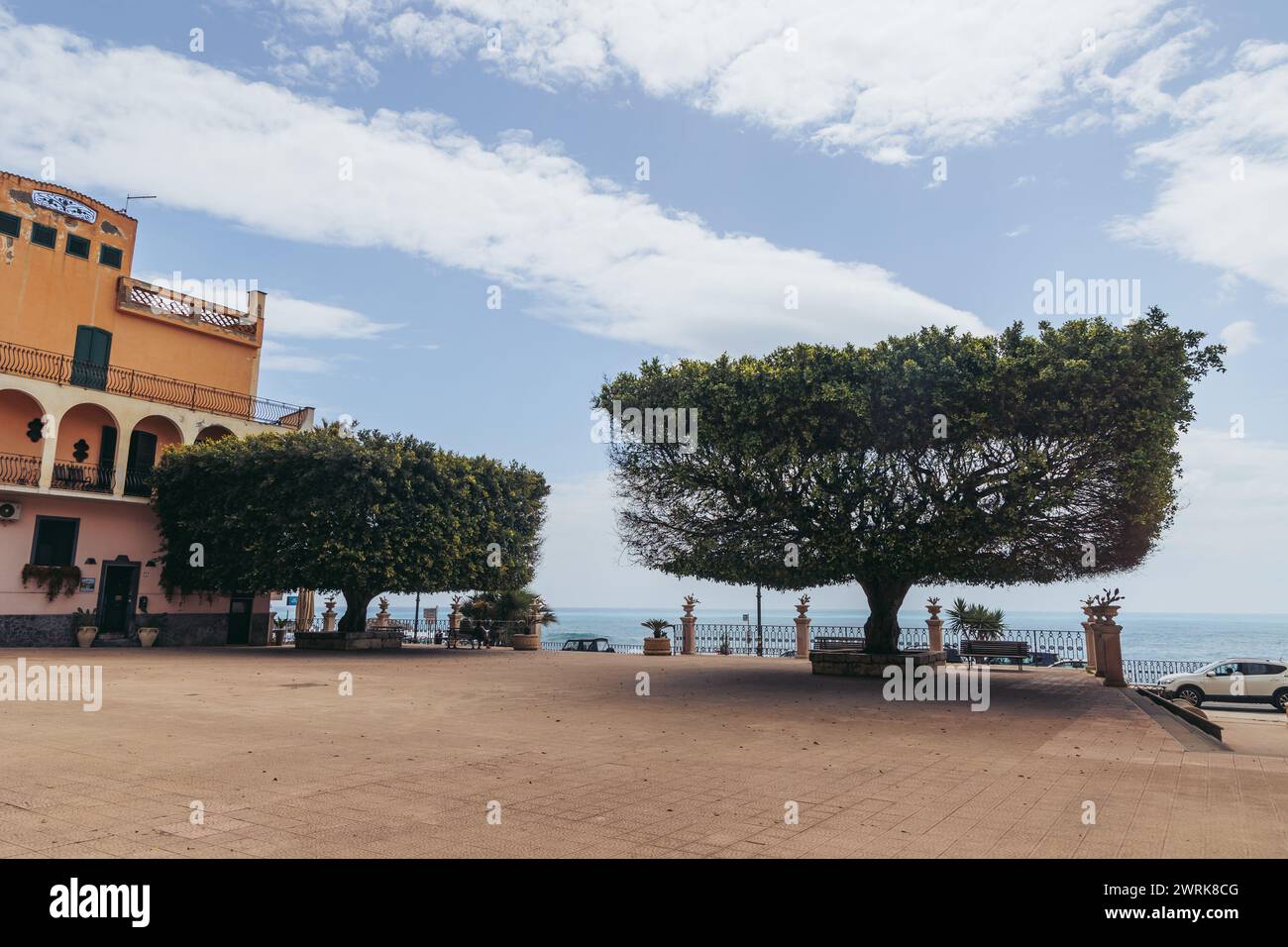 Plaza giardini hi-res stock photography and images - Alamy