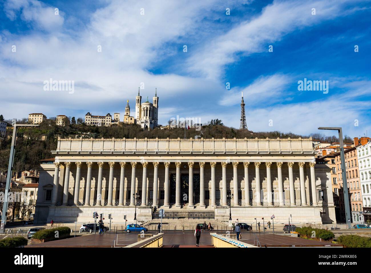 Palais de Justice historique de Lyon et ses 24 colonnes au pied de la ...