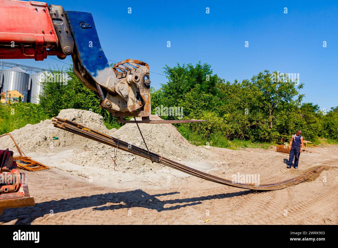 Unloading of rebar hi-res stock photography and images - Alamy