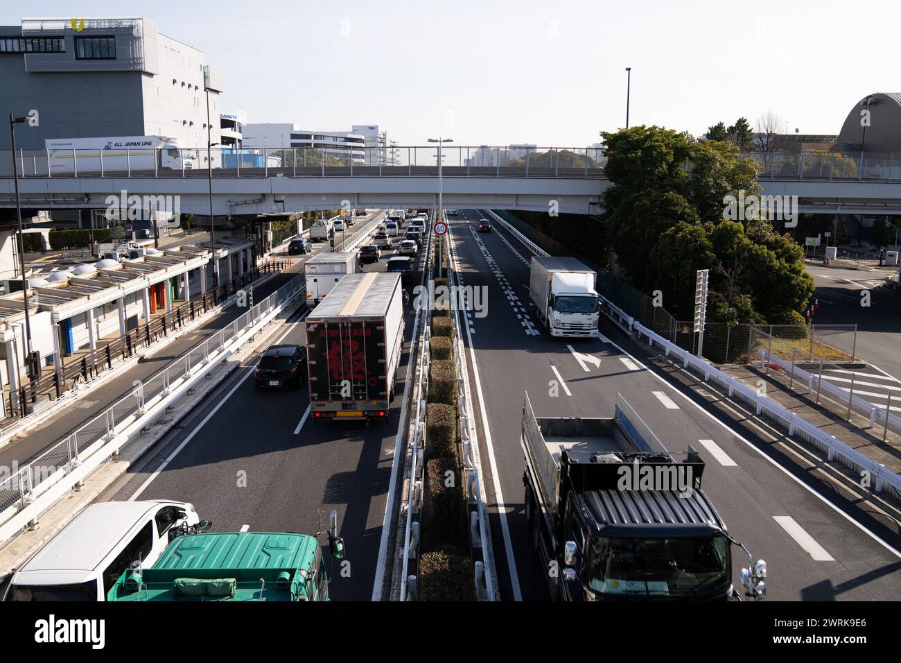 Trucks and the other vehicles drive on Metropolitan Expressway in Tokyo ...