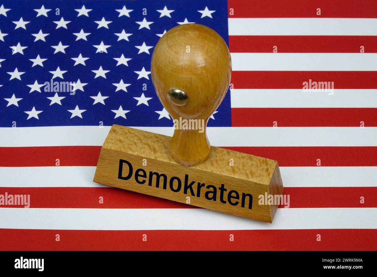 Stempel auf USA-Fahne mit Schriftzug Demokraten Stempel auf USA-Fahne ...