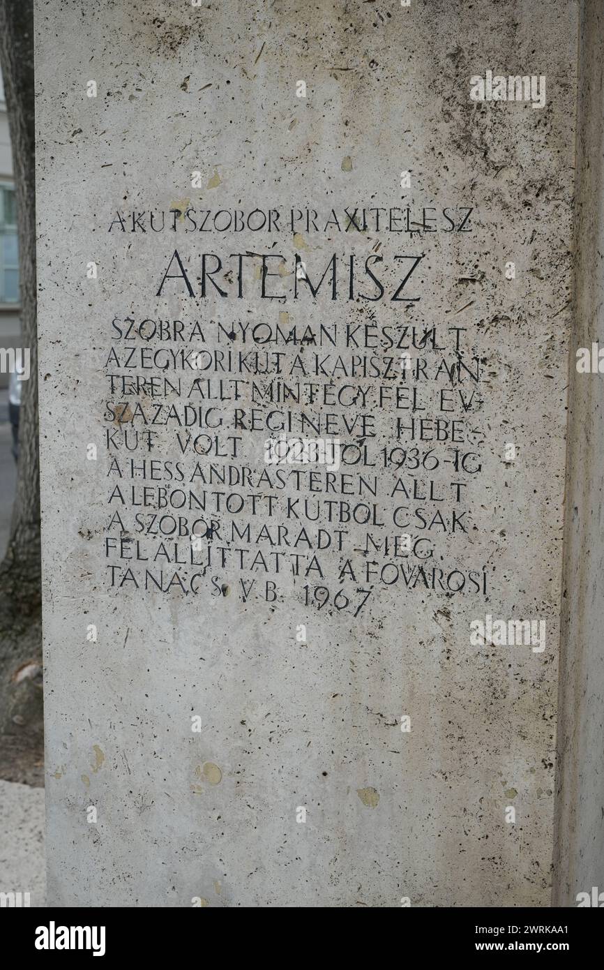 Statue of artemis hi-res stock photography and images - Alamy