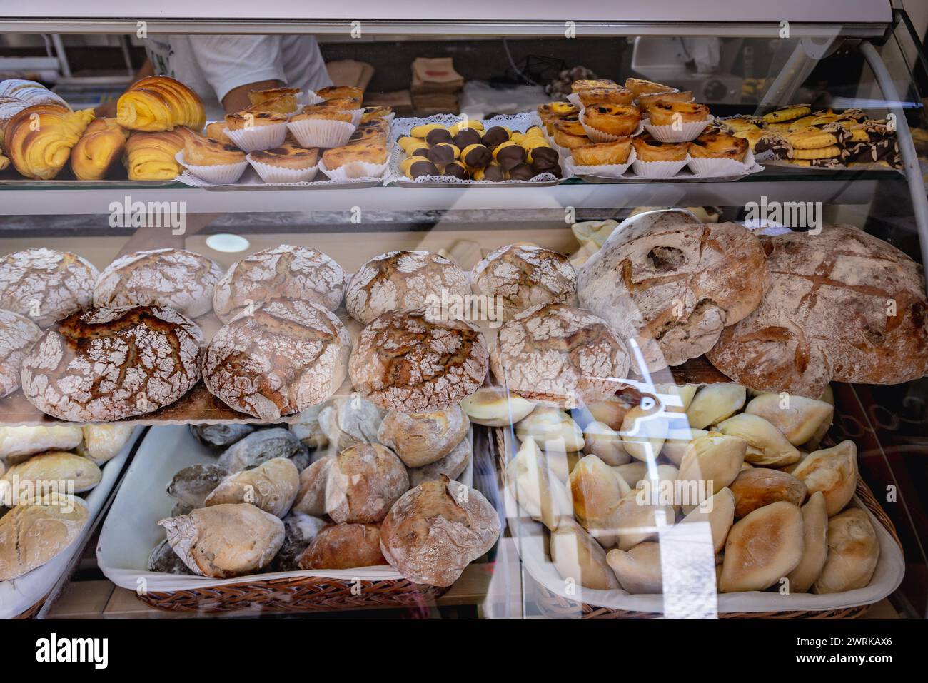 Bread bakers and confectionery hi-res stock photography and images - Alamy