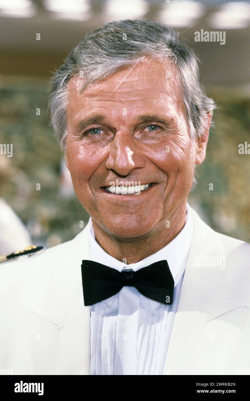 Heinz Weiss , Schauspieler, in seiner Rolle als Traumschiff-Kapitän ...