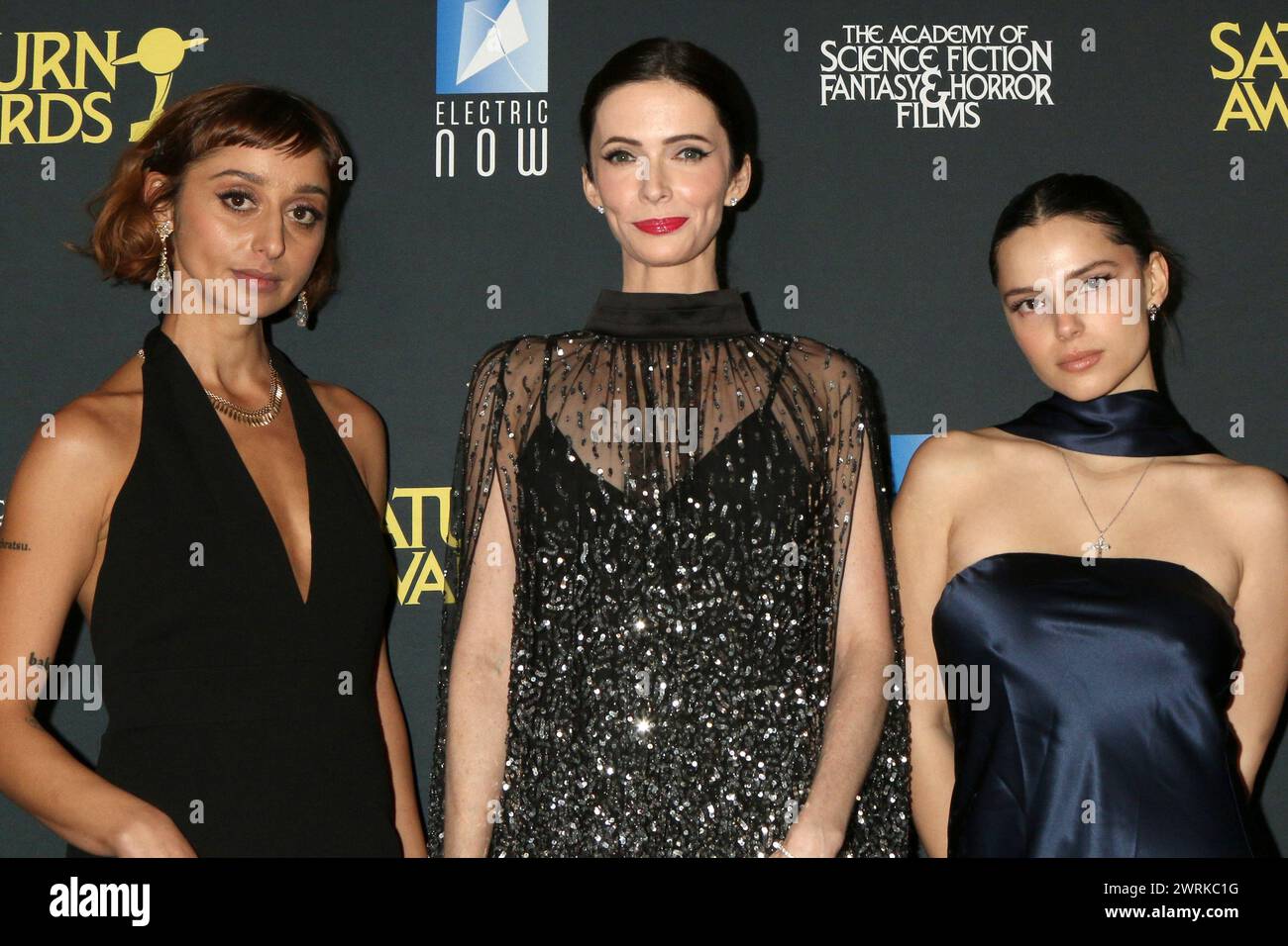 LOS ANGELES - FEB 4: Sofia Hasmik, Elizabeth "Bitsie" Tulloch, Inde ...