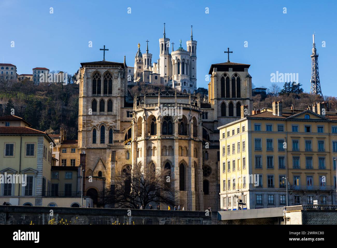 Cathédrale Saint-Jean en contrebas de la Basilique Notre-Dame-de ...