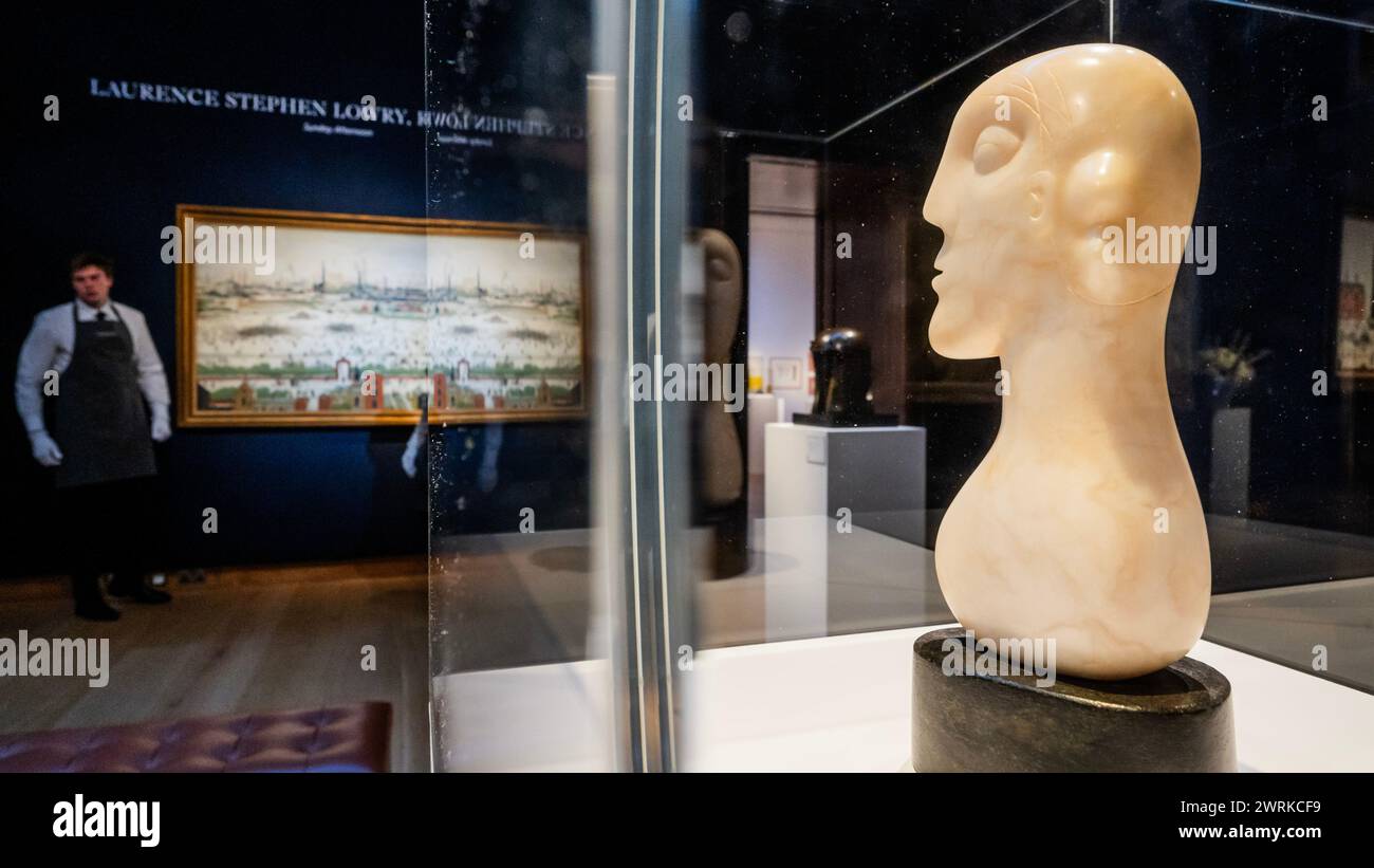 Henry moore head hi-res stock photography and images - Alamy