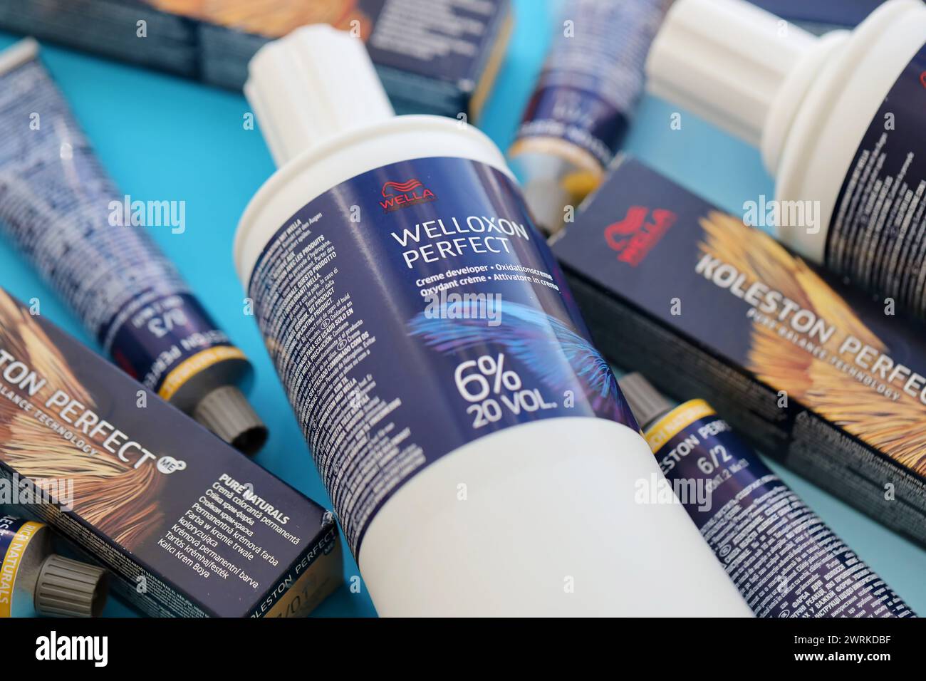 Wella logo hi-res stock photography and images - Alamy