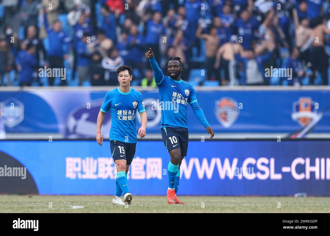 Cangzhou Mighty Lions Football Club defeated Chengdu Rongcheng Football ...