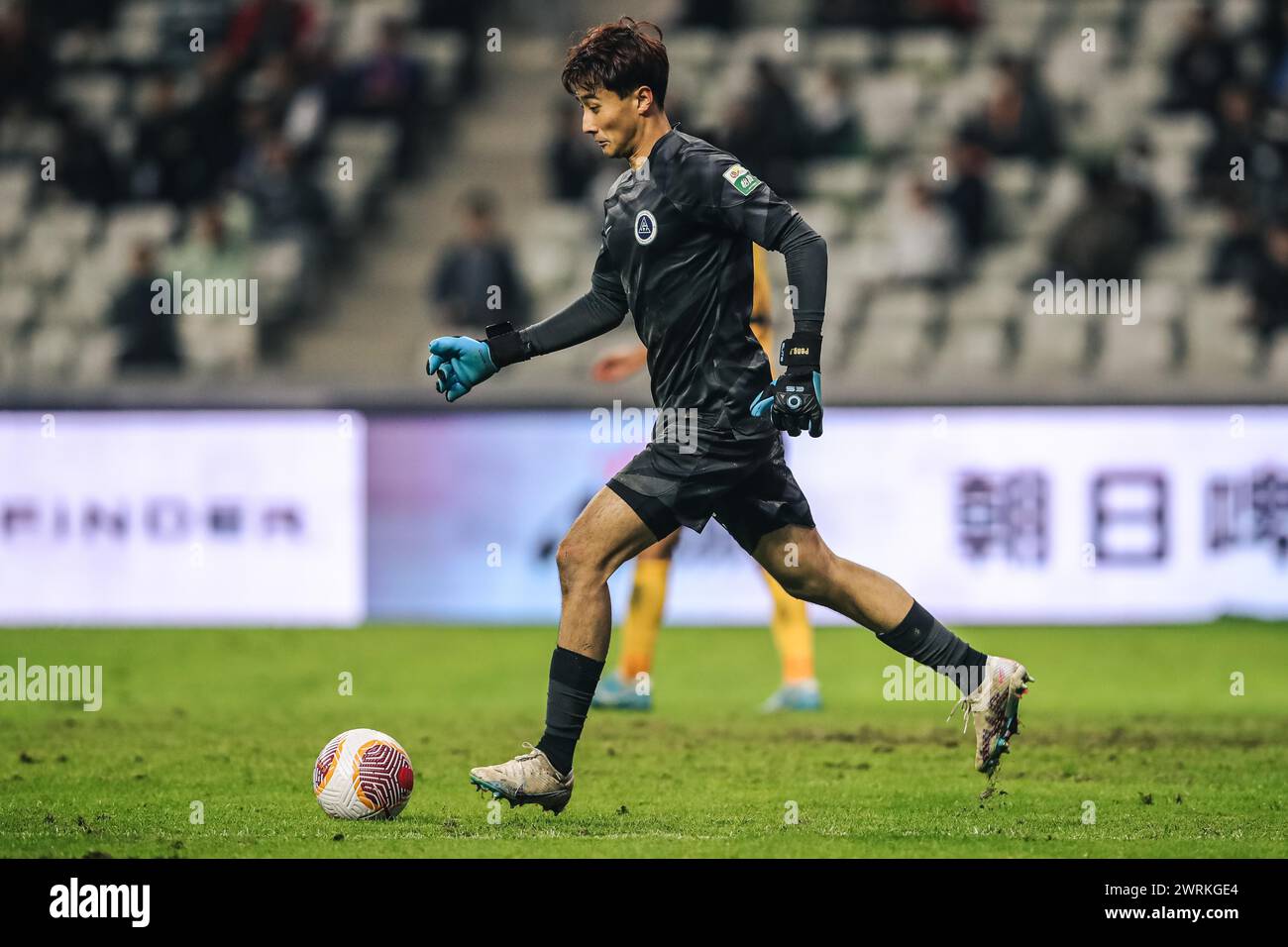 Tianjin Jinmen Tiger Football Club defeated Shenzhen Peng City Football ...