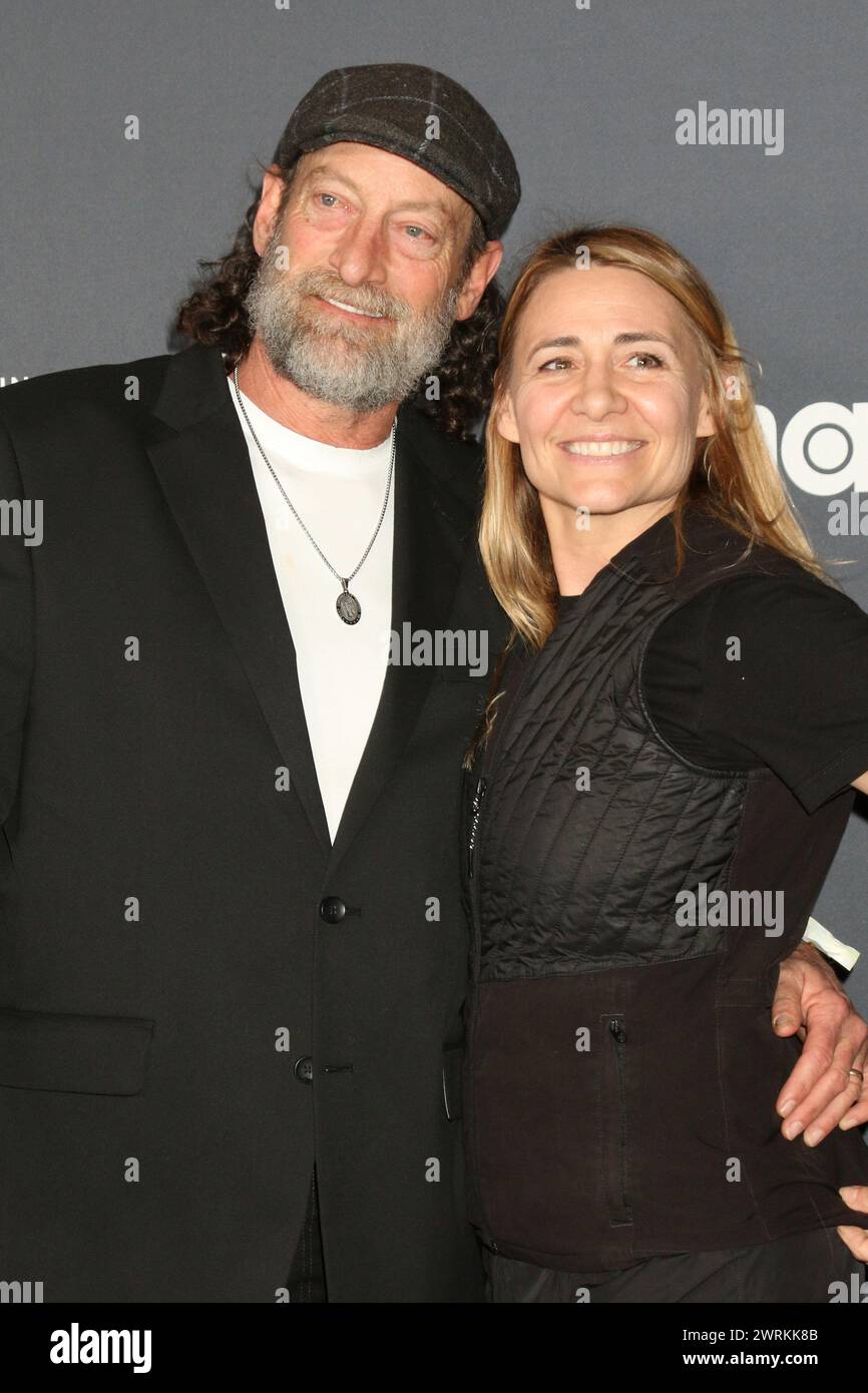 LOS ANGELES - JAN 30: Troy Kotsur, Deanne Bray at the Curb Your ...
