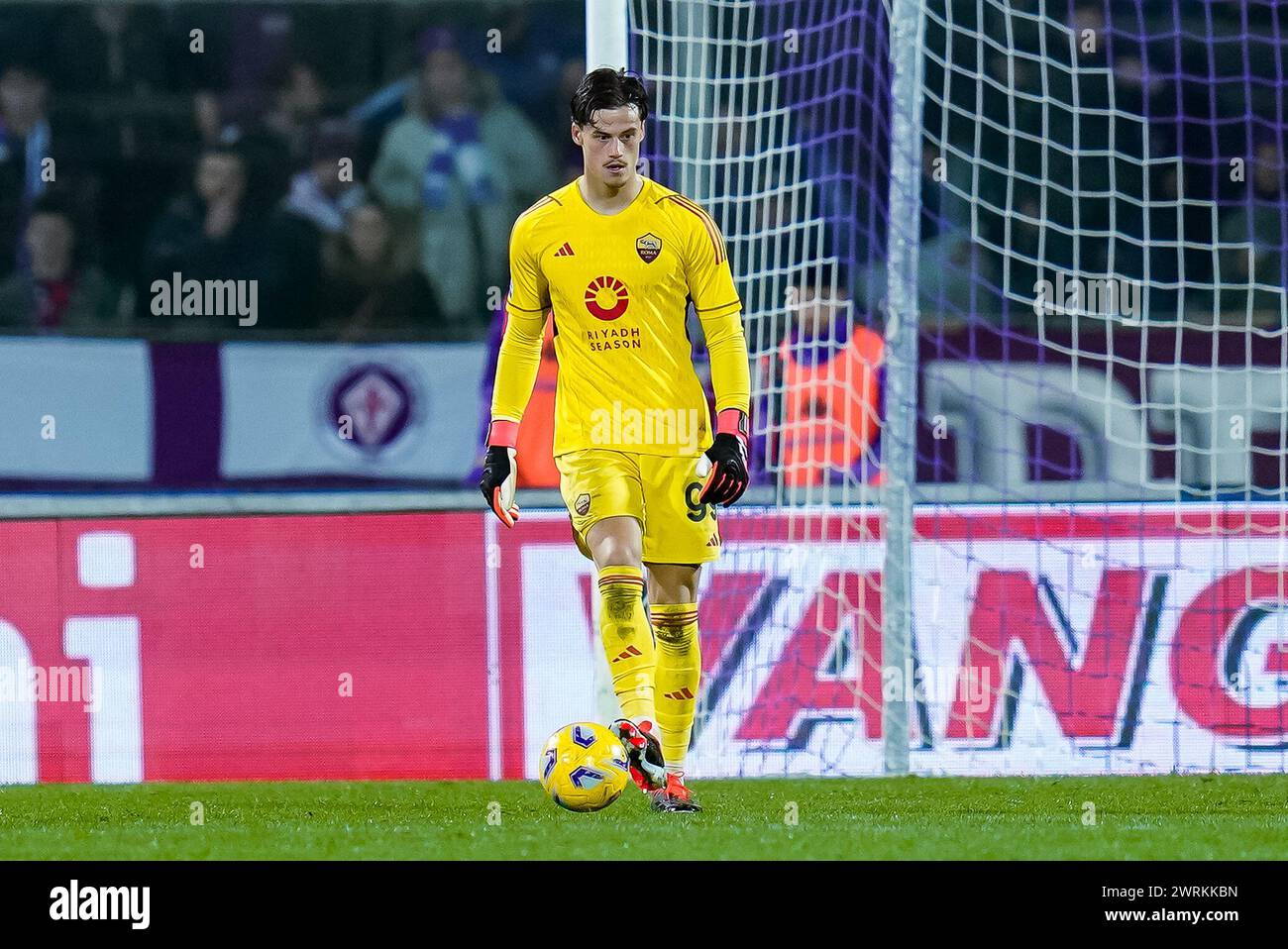Mile Svilar of AS Roma during the Serie A TIM match between ACF ...