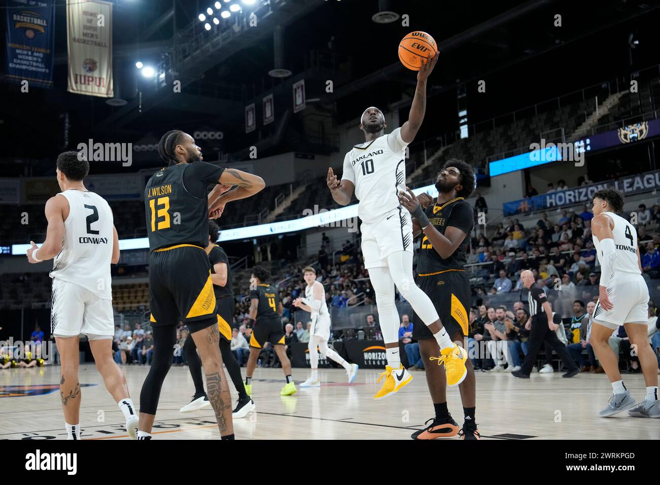 Oakland guard DQ Cole (10) in action during an NCAA college basketball ...