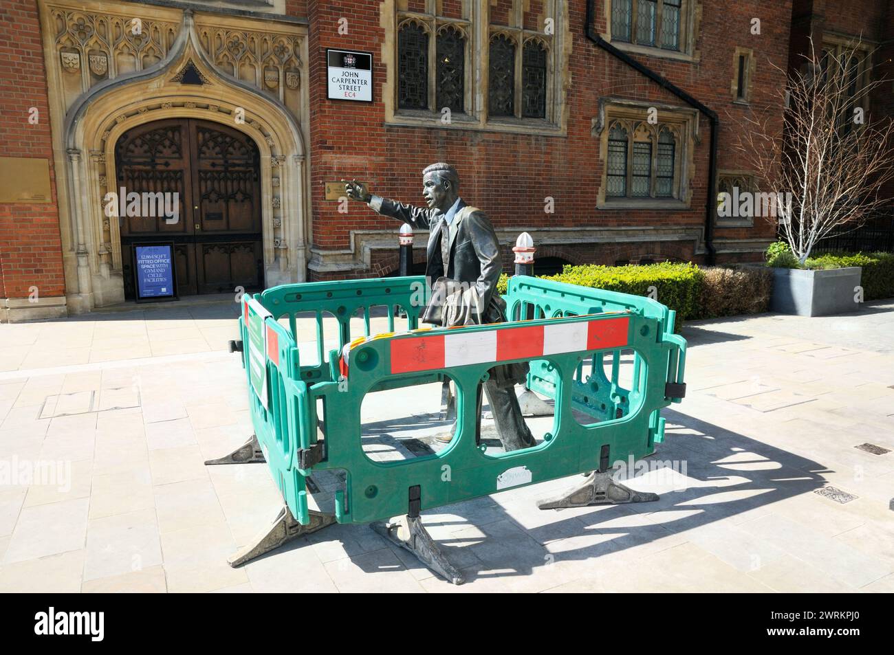 Public realm statues london hi-res stock photography and images - Alamy