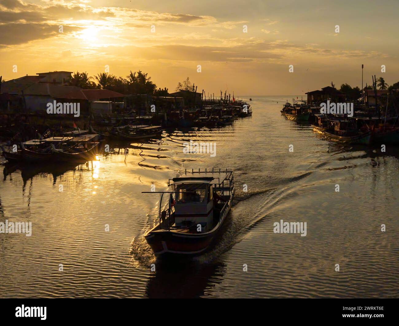 Fishing boat back from the sea Stock Photo - Alamy