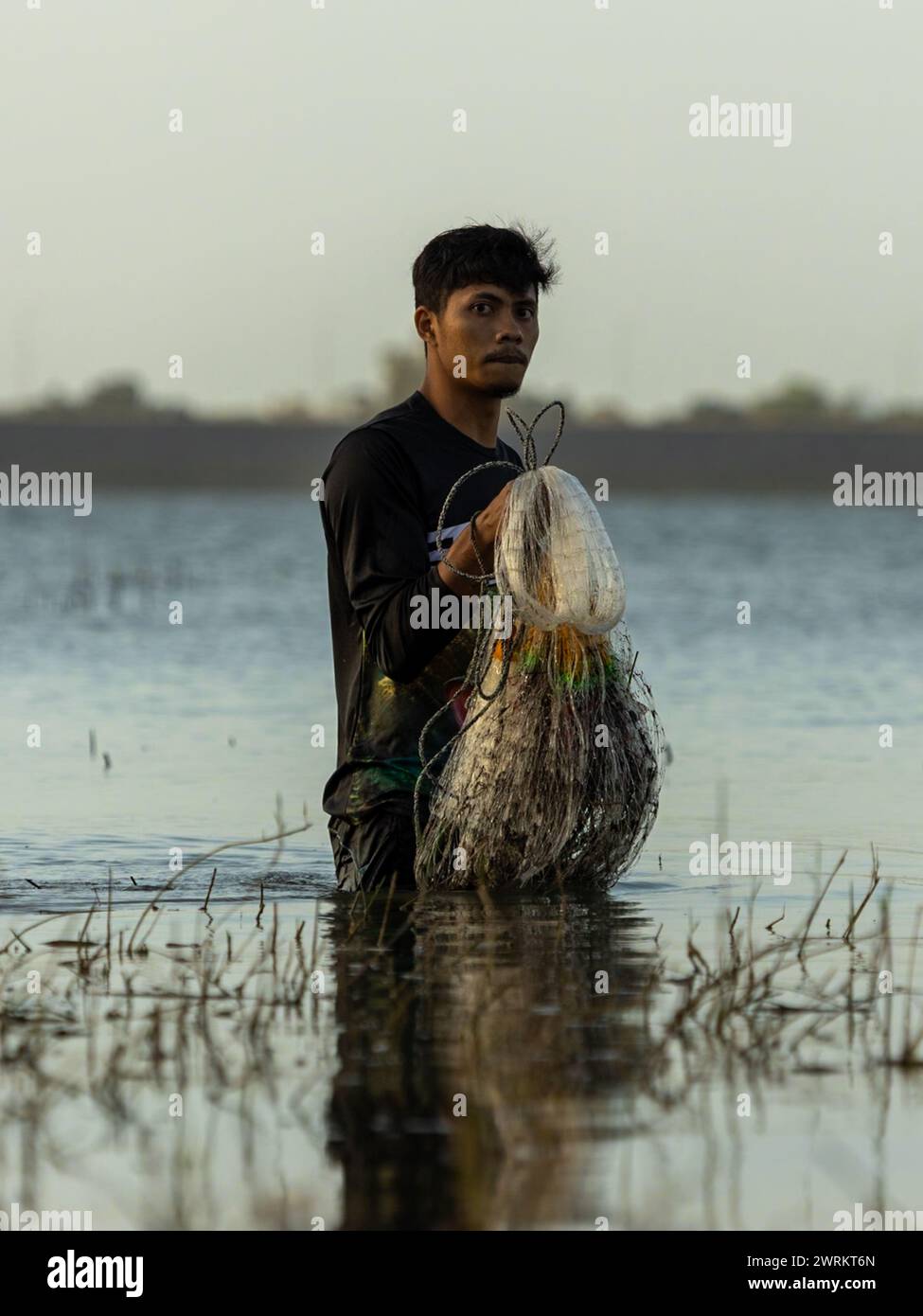 Men sell fish catch hi-res stock photography and images - Alamy