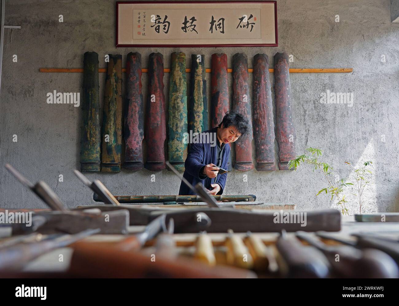 Plucked instrument maker hi-res stock photography and images - Alamy