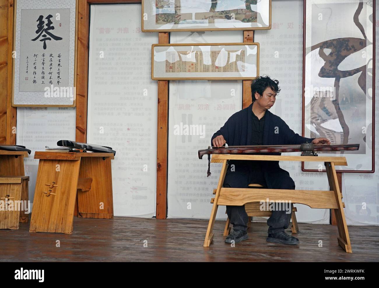 (240313) -- NANCHANG, March 13, 2024 (Xinhua) -- Feng Yihua plays Guqin ...
