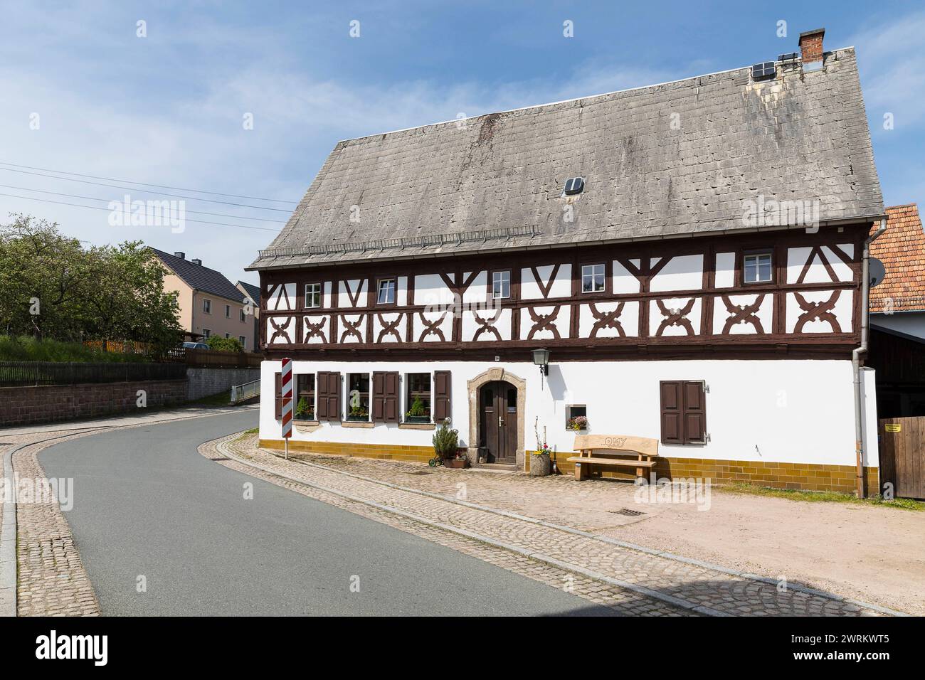 Alter Gasthof, markantes Fachwerkhaus in Hirschfelde, Sachsen ...
