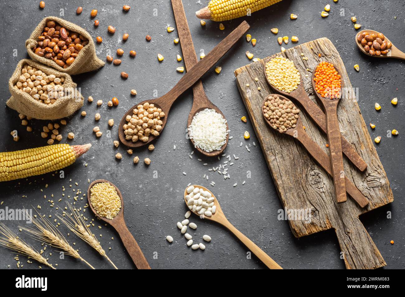 Different type of raw dry legumes composition. White beans, lentils ...