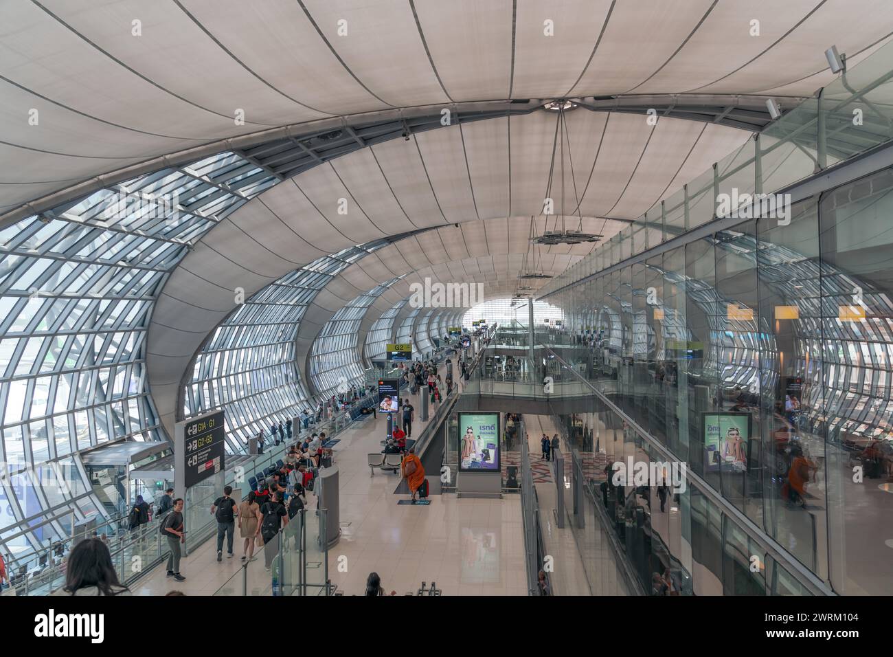 Worlds single largest office building hi-res stock photography and ...