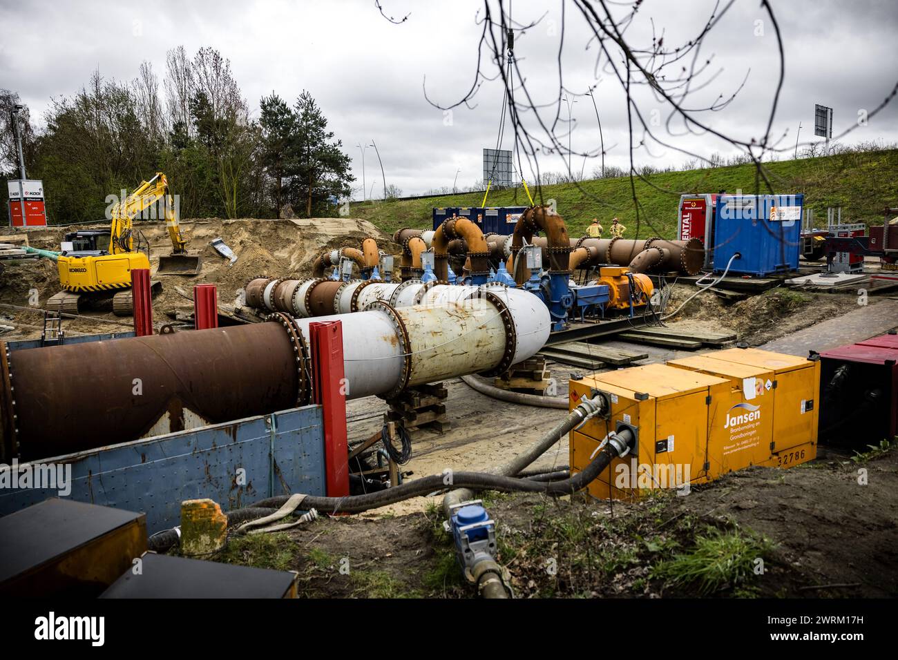 EINDHOVEN - Emergency services in Eindhoven where a large gas pipeline ...