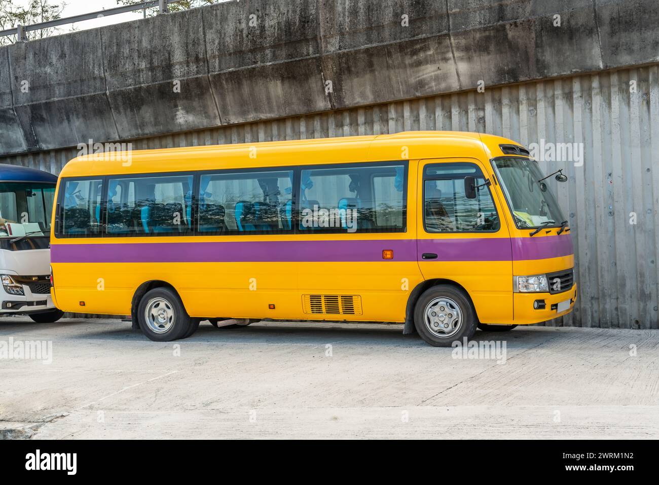 Small town school bus hi-res stock photography and images - Alamy