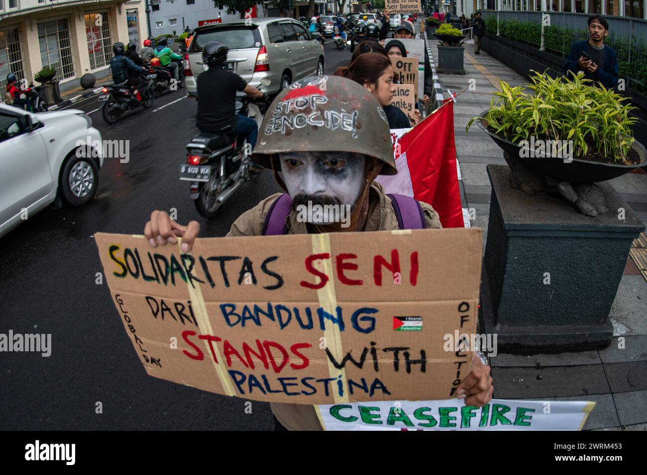 ART SOLIDARITY ACTION FOR PALESTINE Members of the Arts Solidarity for Palestine held a ...