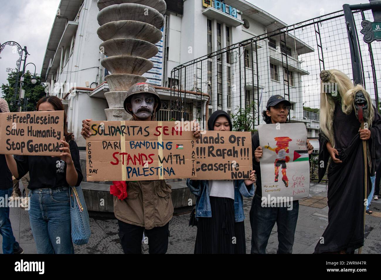 ART SOLIDARITY ACTION FOR PALESTINE Members of the Arts Solidarity for Palestine held a ...