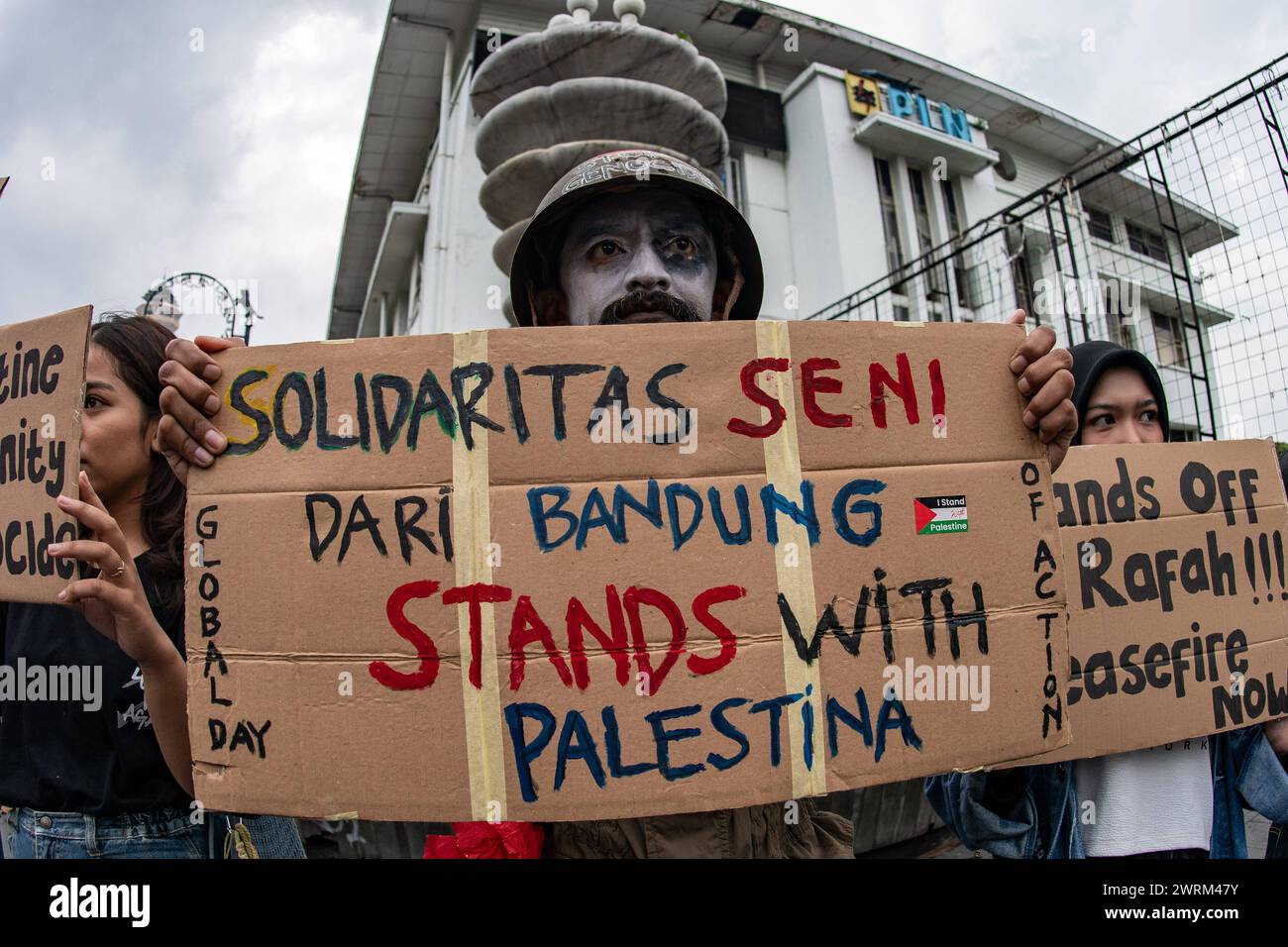 ART SOLIDARITY ACTION FOR PALESTINE Members of the Arts Solidarity for Palestine held a ...