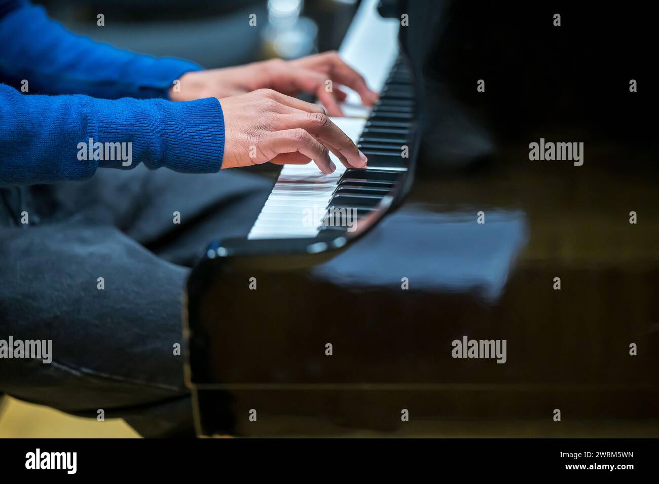 Close up hands man piano hi-res stock photography and images - Alamy