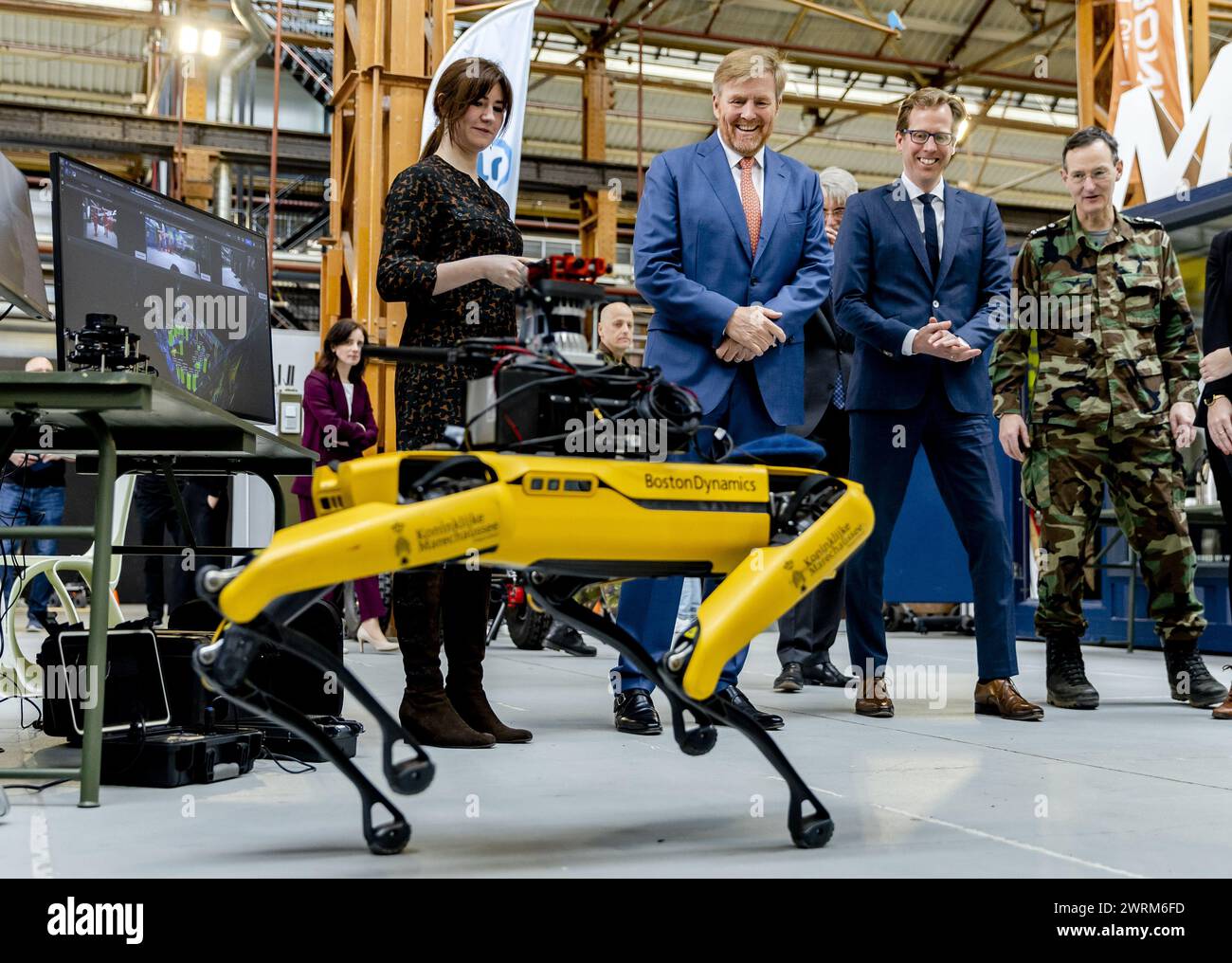 ROTTERDAM - King Willem-Alexander during a working visit to MINDbase of ...