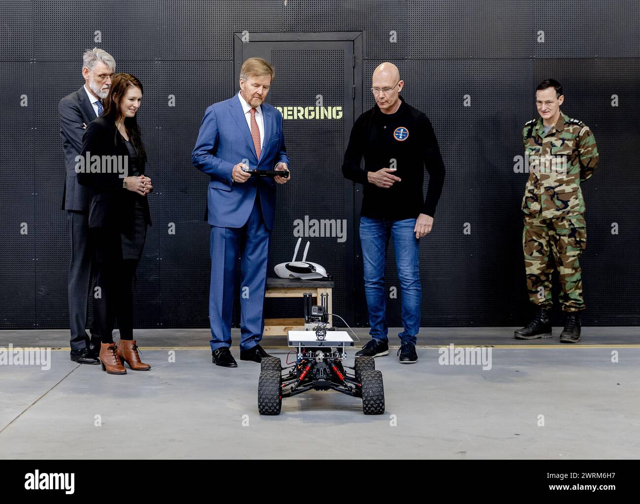 ROTTERDAM - King Willem-Alexander during a working visit to MINDbase of ...
