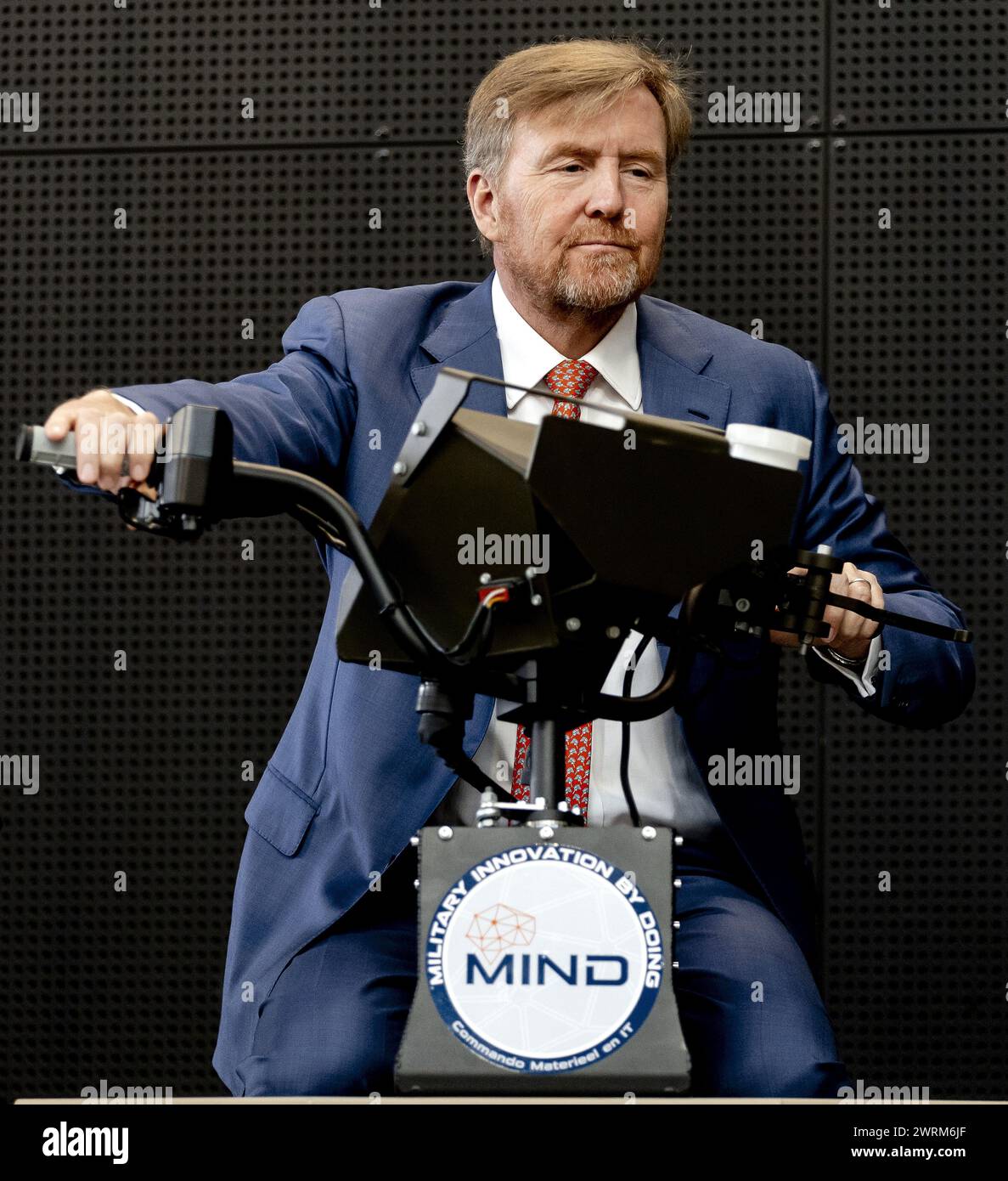 ROTTERDAM - King Willem-Alexander during a working visit to MINDbase of ...