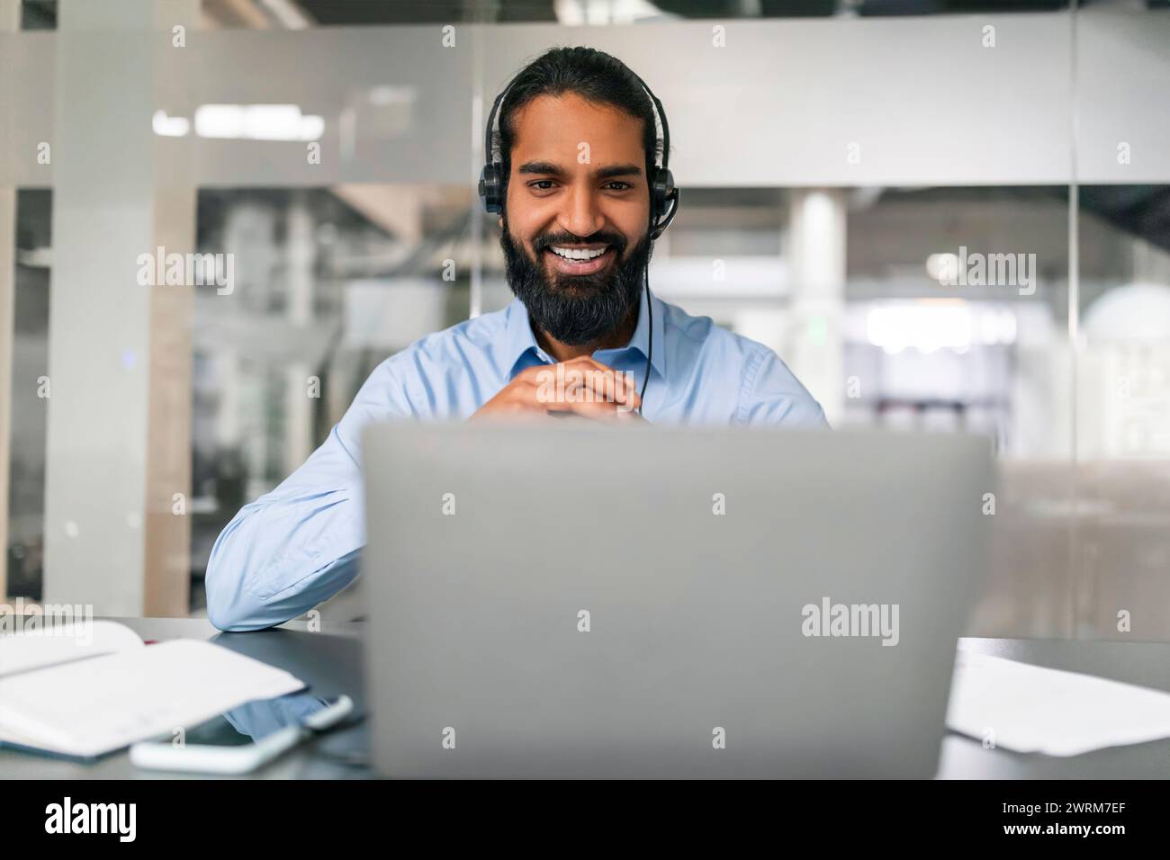 Portrait positive male customer hi-res stock photography and images - Alamy