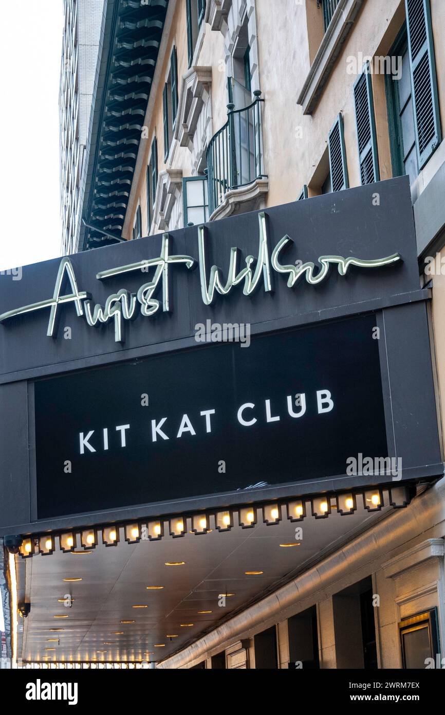 Kit kat club hi-res stock photography and images - Alamy